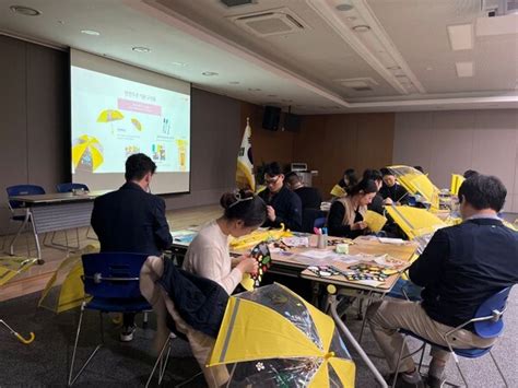 농어촌公 어린이 교통사고 예방위해 안전우산 제작·전달