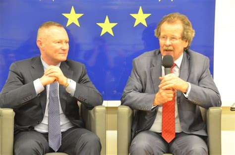 The FRA ROUNDTABLE 2015 Ludwig Boltzmann Institut für Menschenrechte LBI für Grund und