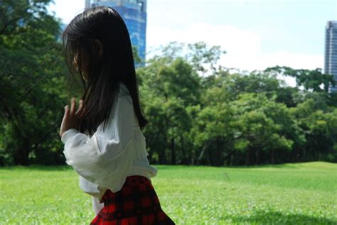 연주와 휴일 주말에 공원에 쓰기를 위한 행복 한 아름 다운 아시아 여자 공원에 대한 스톡 사진 및 기타 이미지 공원 귀여운