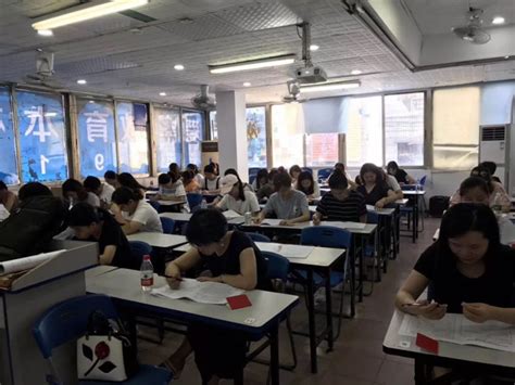 你们认真对待期末考试的样子真美 爱华国际教育 提供专业正规的成人高考自学考试和函授电大培训报名培训服务