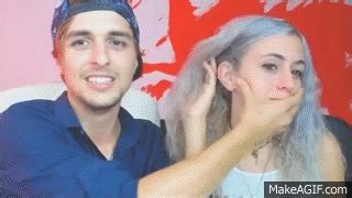 Respondo Preguntas DE SEXO Con Mi NOVIA On Make A GIF