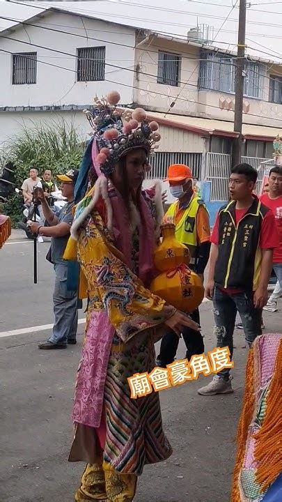 漂亮甜美的 引路童子 美女小姐姐 廟會 熱鬧 遶境 陣頭 美女 官將首 廟會豪角度 Shorts Youtube