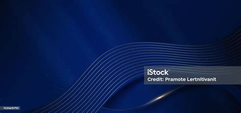 추상 3d 골드 곡선 진한 파란색 리본 진한 파란색 리본 진한 파란색 배경에 조명 효과와 텍스트를위한 복사 공간으로 반짝입니다 0명에 대한 스톡 벡터 아트 및 기타 이미지