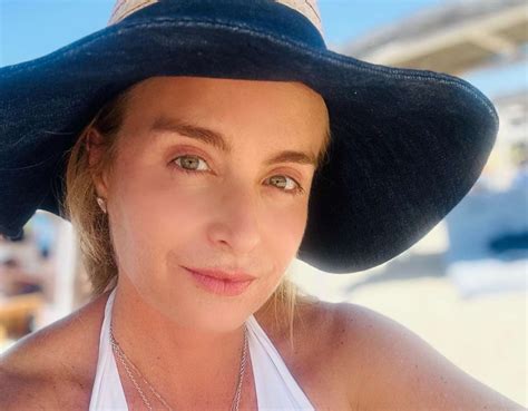 De Cara Lavada Angélica Usa All Black E Chinelo De R 35 Mil