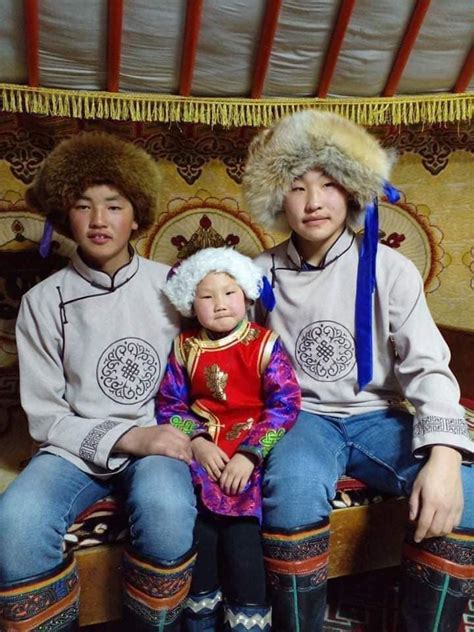 ДЭЭЛТЭЙ МОНГОЛ фото зургийн 21 р зууны хөдөө