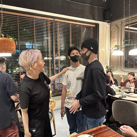 何如芸帶2兒參加好友聚會 「餐桌互動」曝育兒觀網讚：超現代！ Ettoday星光雲 Ettoday新聞雲