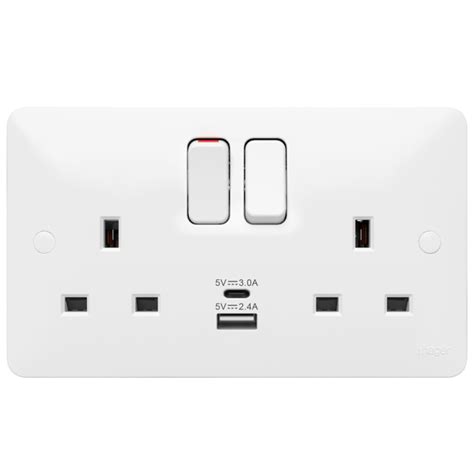 Hager WMSS82 USBAC Switched Socket 2G DP USB