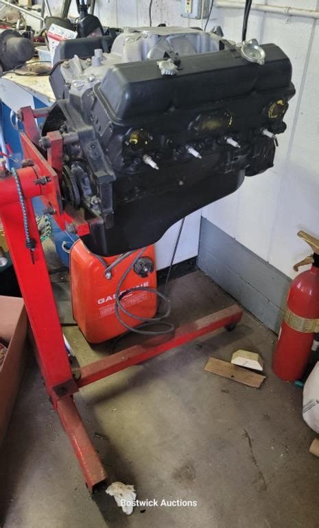 Sbc Engine With Engine Stand Edelbrock Intake Live And Online