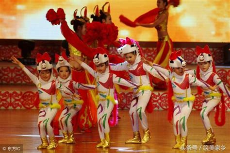 2018年春晚倒計時，為鍛煉新人，「年年見」的主持人可能不會再見 每日頭條