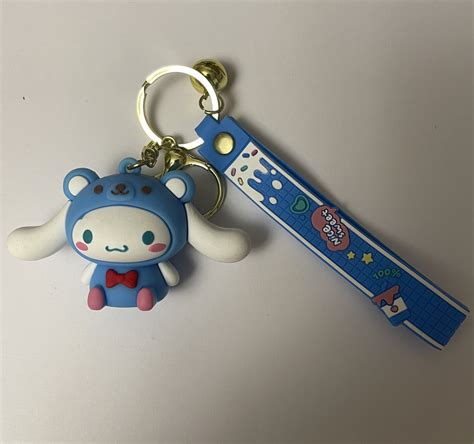 Брелок игрушка аниме Hello Kitty Синомору Cinnamoroll в костюме мишки купить с доставкой по