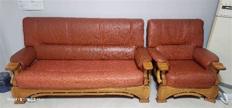 사용감 있고 정든 쇼파지만 바꾸게 되어 나눔합니다 3층인데 남편있을때 오시면 내려드릴수 잇어요 항구동 가구