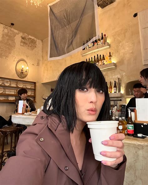 楊千嬅miriam Yeung 2024年很快便完了 突然有點不捨的感覺 今年過得非常充實 非常感恩 遊歷了不同城市 不同國家 留下很多美好的回憶 很想再分享一下那些漂亮的時光碎片💜