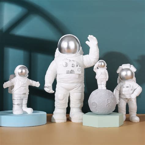 北欧创意ins宇航员摆件太空人现代客厅酒柜电视柜儿童房摆设礼物 虎窝淘