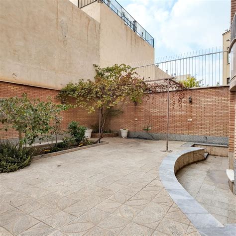 فروش منزل ویلایی ۳ واحدی درب ساخت ۳۶۶ متر زیربنا خ جابر در اصفهان ۵ اسفند ۱۴۰۳