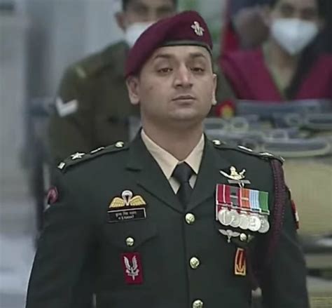 Lt Col Krishan Singh Rawat Sc Sm Of 1 Para Sf While Being Awarded His Shaurya Chakra The