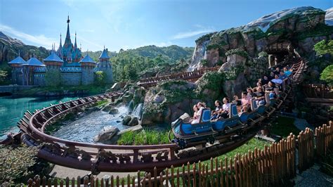 Wandering Oakens Sliding Sleighs Hong Kong Disneyland Resort