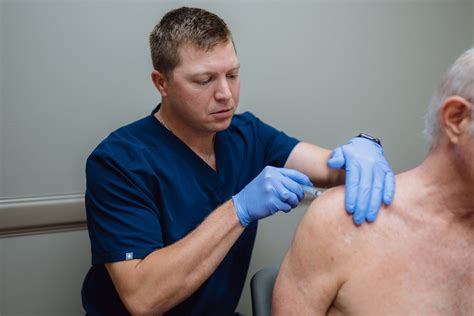 Most Common Shoulder Injuries — Hand And Upper Extremity Center Of San