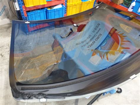 인피니티 Q50 앞유리교체 돌빵칩 파손으로 Infiniti 정품 유리교체와 쏠라열차단썬팅을 패키지로 수리한 과정 소개와 내차