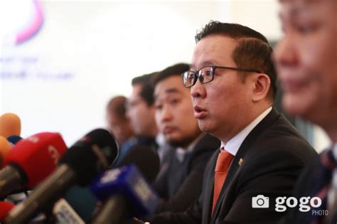 Дуучин Д Болд долоон жилийн өмнө Нүхтэд хаус авсан юм билээ би газар