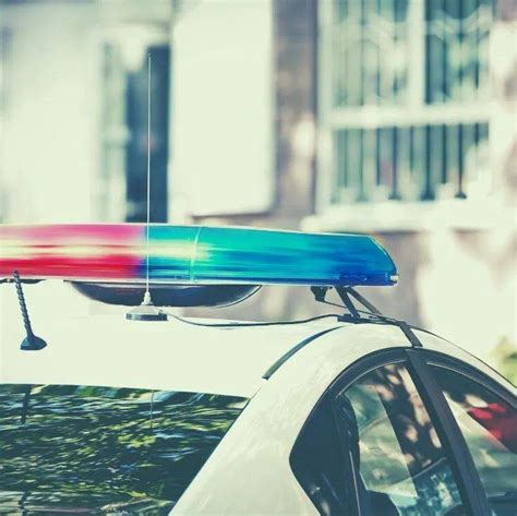 房山一民警与防疫人员起冲突，被停职调查在线勤务彭菲