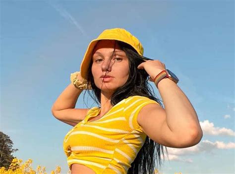 Who Is Carinnha White Bio Wiki Age Height Weight Modelling Career