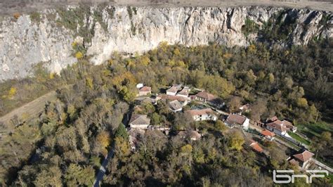 В село Пепелина избирателите се събират в една кола - Истории - БНР Новини