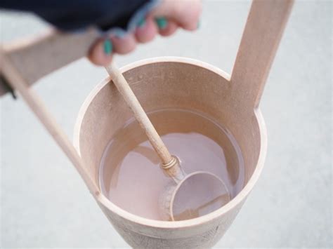 お墓の水鉢は何のためにある?使い方や注意点から掃除方法まで解説 終活瓦版 お墓の水鉢は何のためにある?使い方や注意点から掃除方法まで解説 終活瓦版