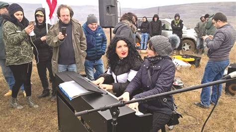 რევოლუციური ეტიუდი საოკუპაციო ხაზთან კვირის პალიტრა