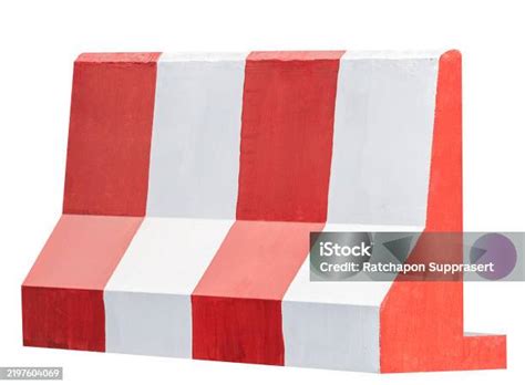모의 흰색 및 빨간색 패턴 콘크리트 장벽은 클리핑 경로와 함께 흰색 배경에 고립되어 있습니다 0명에 대한 스톡 사진 및 기타 이미지 Istock