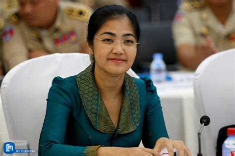 លោកជំទាវអភិបាលខេត្តកោះកុងពន្យល់ពីការពន្យាពេលជាថ្មីនៃការដាក់ឲ្យដំណើរការព្រលានយន្តហោះតារាសាគរ