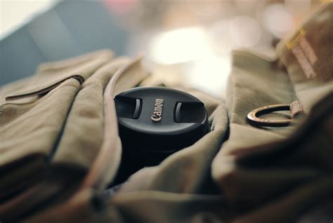 무료 이미지 손 창조적 인 화이트 카메라 사진술 사진 작가 배낭 운전 Dslr 차량 렌즈 장비 정경 사진관 가방 직업적인 검은 현대 닫다