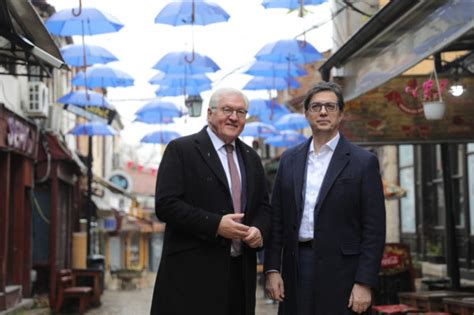 Штајнмајер на чај и баклава во Скопската чаршија Civilmedia