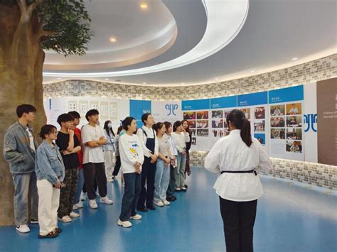 外国语学院组织学生开展弘扬五四精神 培育爱校情怀校史馆参观活动 欢迎访问阜阳师范大学网站