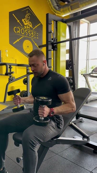 Жим гантелей лежачи на лаві під кутом Youtube