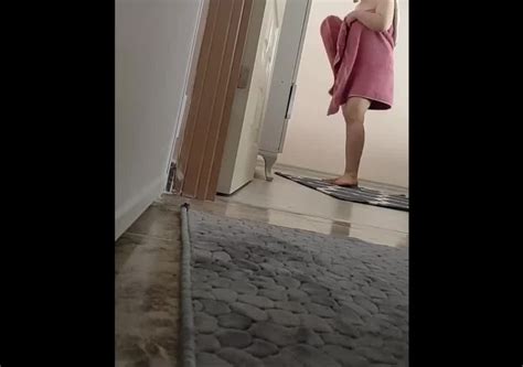 Yengem Banyodan Cikiyor Ifsa Free Stories Hd Pornography D Hotntubes