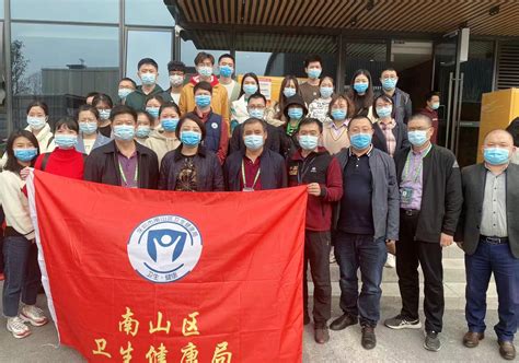 先锋快报 致敬逆行者南山区政协医药卫生界别委员向南山医疗保障专班捐赠爱心物资