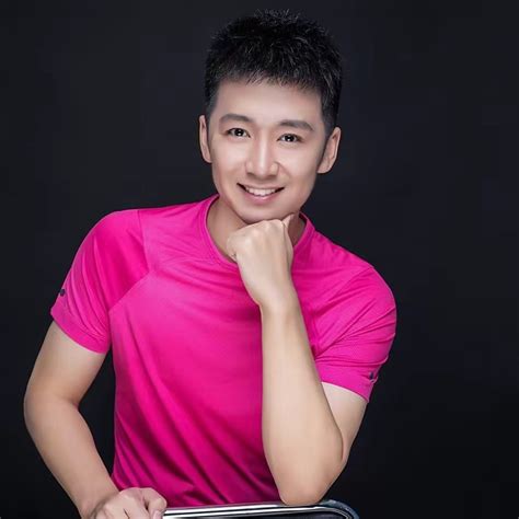 養成運動的習慣需要21天或者很久，忘掉這個習慣可能只需要一個小長假，今天你運動了嗎？ 居家鍛煉 減肥 瘦全身 一起來運動 大俊爱健身 Facebook