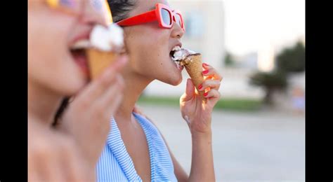 Врач Кашух Поедание мороженого в жару может вызвать воспаление горла