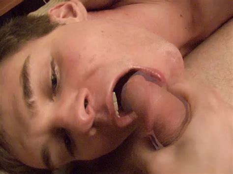 Junge Schwule Liebe Mit Hemmungslosem Blowjob Und Abspritzen Xhamster