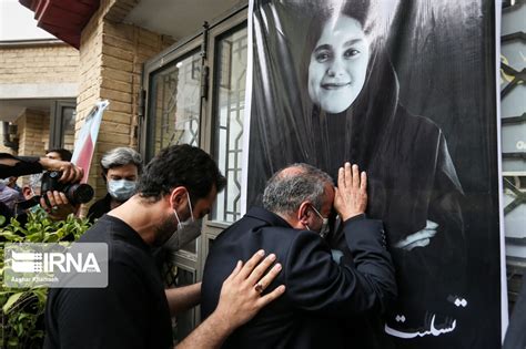 آخرین خبر عکس سوگواری پدر مهشاد کریمی در مراسم یادبود