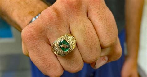 Unt Graduate So Thankful After Lost Class Ring Returned Cbs Texas