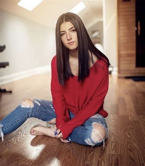 Pin By Charli Damelio On Charli Damelio In Famous Outfits Famous Girls Red Outfit