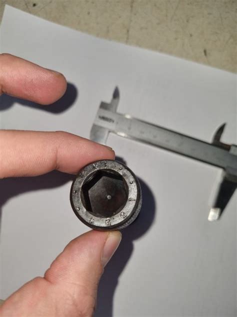 Vijak Imbus M20 X 70 12 9 912 807 Komada