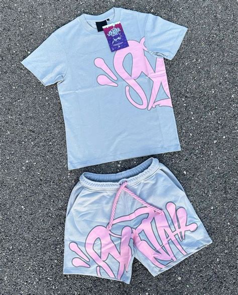 Pin Van Ally Op Syna Print T Shirts Trendy Kleding Shorts
