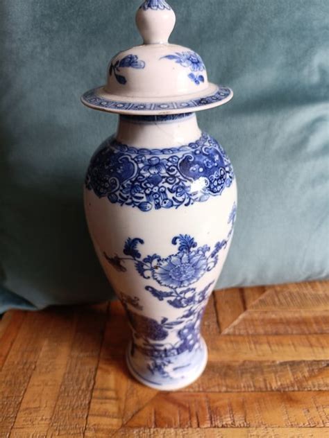 Váza Porcelán Kína Qing Dynasty 1644 1911 Ázsiai Váza Nincs