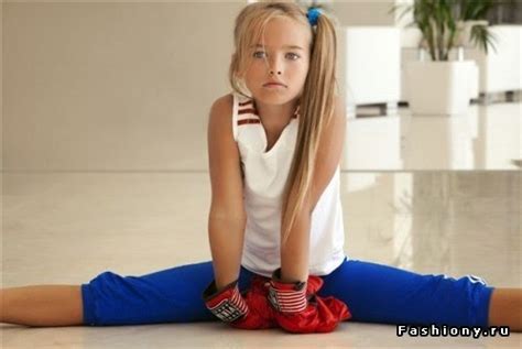 Retro Xxx Пока родители трахались у себя в спальне брат с сестрой