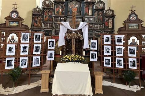 У львівському храмі поруч із Плащаницею встановили портрети загиблих