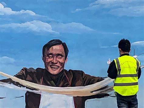 山东的拉面哥在火了画工在墙上绘制他的肖像 搜狐大视野 搜狐新闻