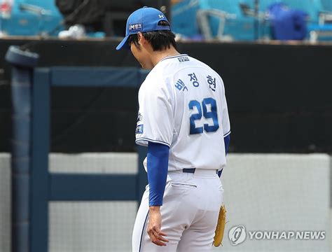 마운드 내려가는 백정현 연합뉴스