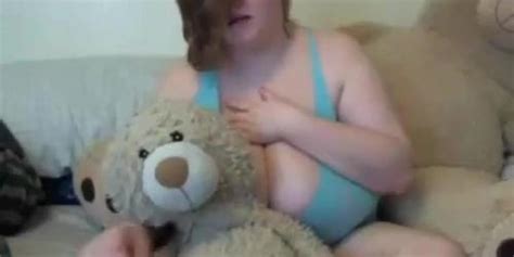 Curvy Horny Girl Cumming On Live Webcam